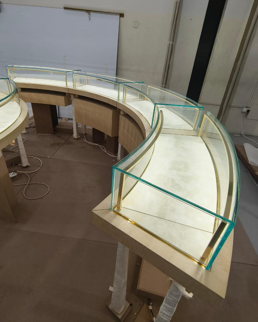 Glass Jewelry Display Cases: Preserving the Brilliance - HongJia Glass