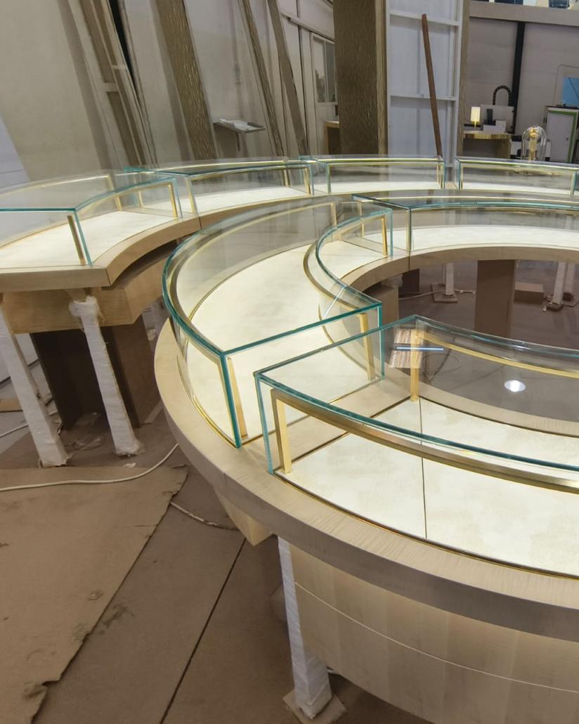 Glass Jewelry Display Cases: Preserving the Brilliance - HongJia Glass